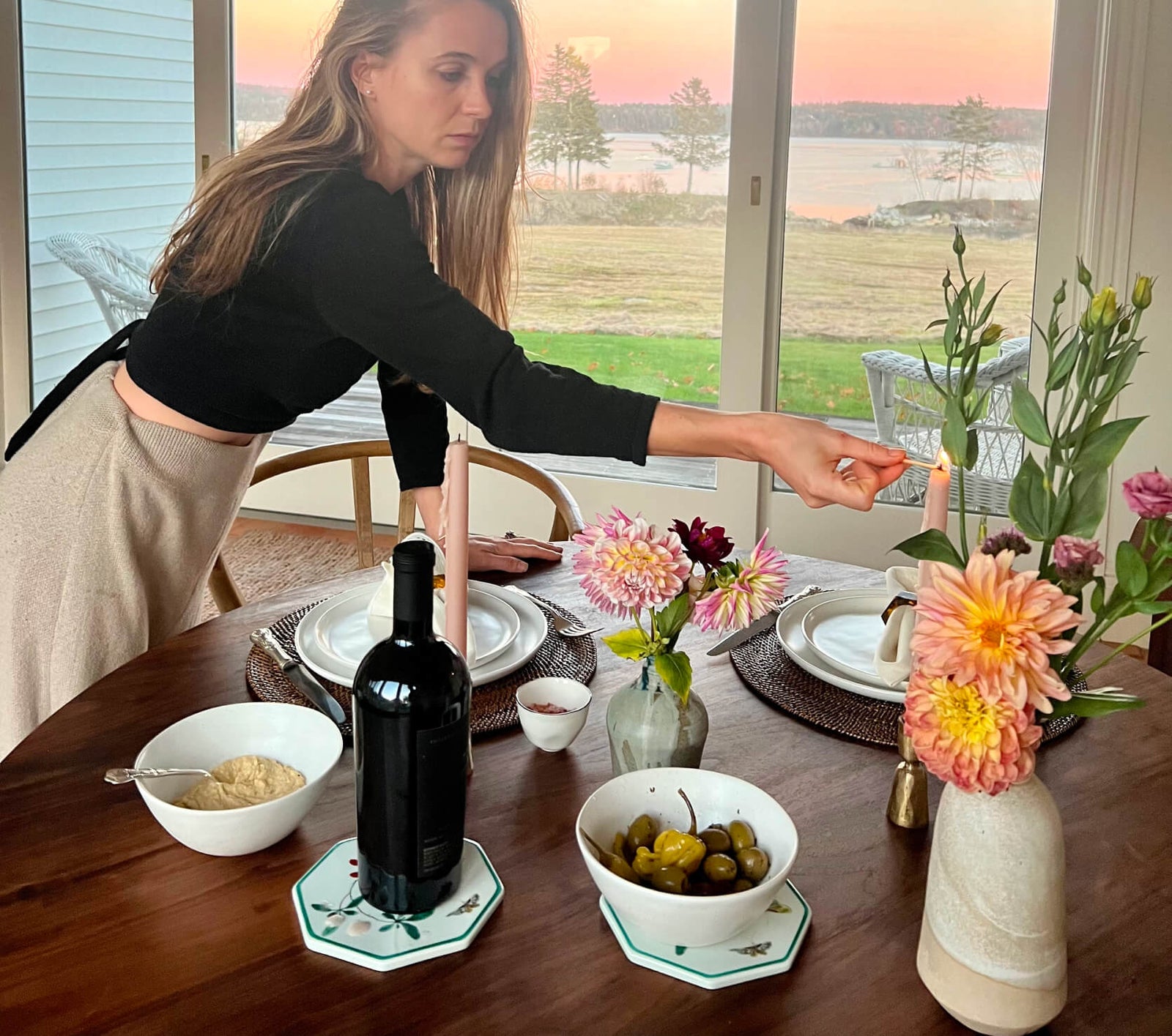 Voya Round Dining Table